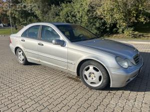 Pelēks Mercedes-Benz c-220 2001 Saldus, ar dzinēja tilpumu 2.20 L un nobraukumu 390 tūkst. km par 1000 €, foto 6 vietnē AUTOMOTO.COM.LV