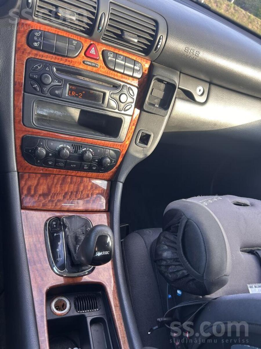 Pelēks Mercedes-Benz c-220 2001 Saldus, ar dzinēja tilpumu 2.20 L un nobraukumu 390 tūkst. km par 1000 €, foto 10 vietnē AUTOMOTO.COM.LV