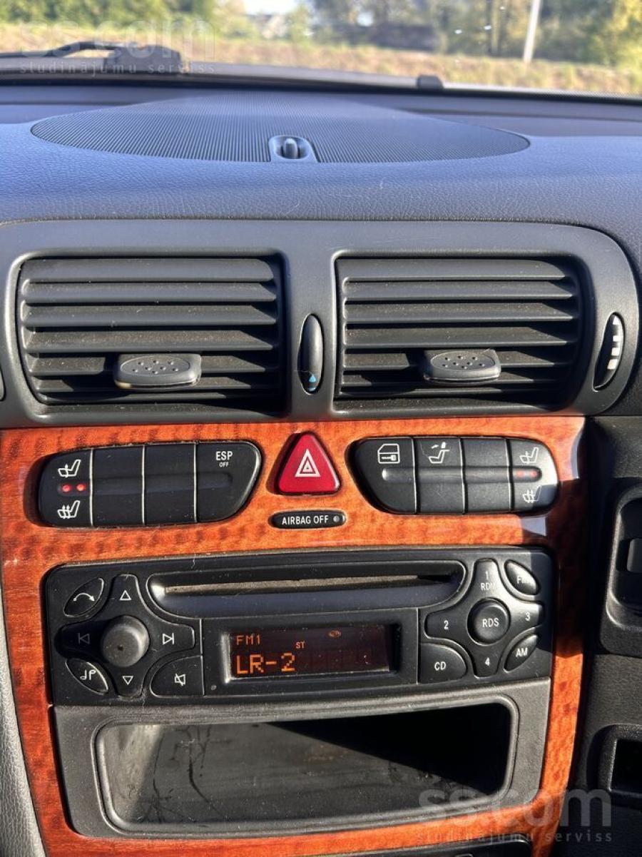 Pelēks Mercedes-Benz c-220 2001 Saldus, ar dzinēja tilpumu 2.20 L un nobraukumu 390 tūkst. km par 1000 €, foto 11 vietnē AUTOMOTO.COM.LV