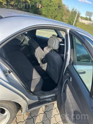 Pelēks Mercedes-Benz c-220 2001 Saldus, ar dzinēja tilpumu 2.20 L un nobraukumu 390 tūkst. km par 1000 €, foto 12 vietnē AUTOMOTO.COM.LV
