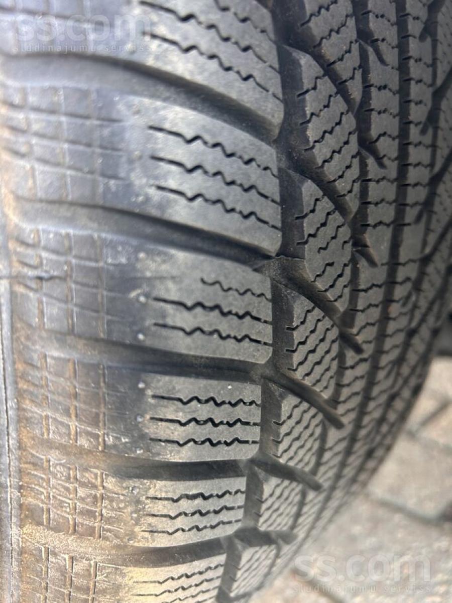 Pelēks Mercedes-Benz c-220 2001 Saldus, ar dzinēja tilpumu 2.20 L un nobraukumu 390 tūkst. km par 1000 €, foto 13 vietnē AUTOMOTO.COM.LV