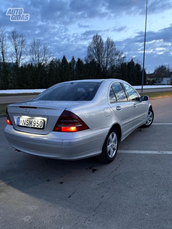 Grey Mercedes-Benz c-220 2002 in Panevezys, with an engine capacity of 2.10 L and mileage of 415 thousand km for 1400 €, photo 3 on AUTOMOTO.COM.LV