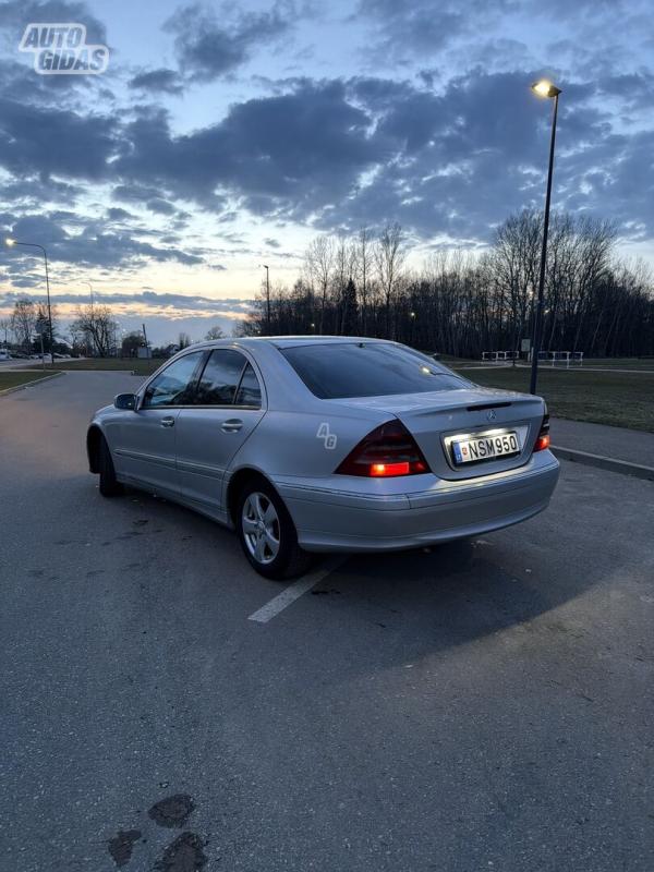 Grey Mercedes-Benz c-220 2002 in Panevezys, with an engine capacity of 2.10 L and mileage of 415 thousand km for 1400 €, photo 5 on AUTOMOTO.COM.LV