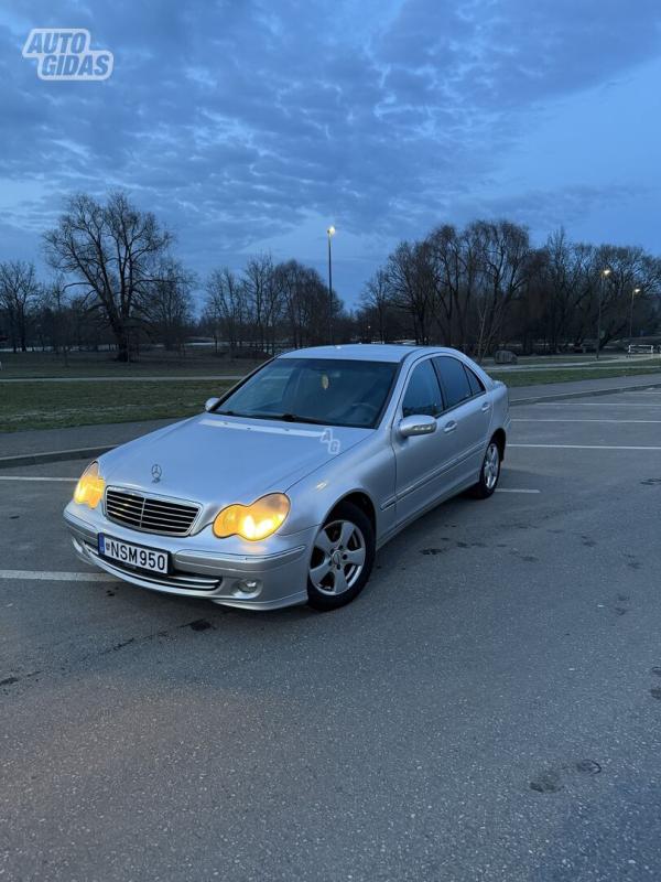 Grey Mercedes-Benz c-220 2002 in Panevezys, with an engine capacity of 2.10 L and mileage of 415 thousand km for 1400 €, photo 7 on AUTOMOTO.COM.LV