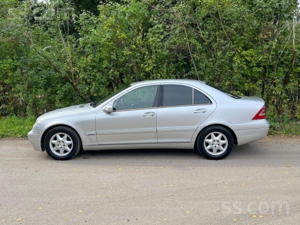 Grey Mercedes-Benz c-220 2002 in Riga, with an engine capacity of 2.20 L and mileage of 0 thousand km for 1799 €, photo 2 on AUTOMOTO.COM.LV