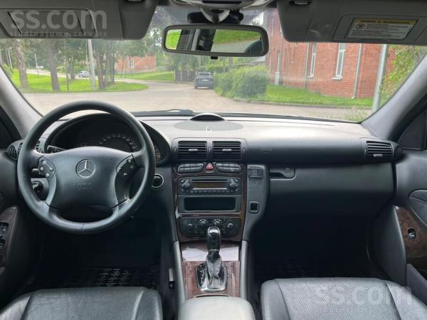 Grey Mercedes-Benz c-220 2002 in Riga, with an engine capacity of 2.20 L and mileage of 0 thousand km for 1799 €, photo 10 on AUTOMOTO.COM.LV