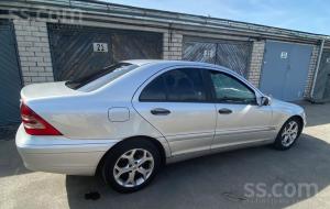 Pelēks Mercedes-Benz c-220 2002 Rīga, ar dzinēja tilpumu 2.20 L un nobraukumu 264 tūkst. km par 1350 €, foto 3 vietnē AUTOMOTO.COM.LV