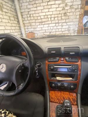 Pelēks Mercedes-Benz c-220 2002 Rīga, ar dzinēja tilpumu 2.20 L un nobraukumu 264 tūkst. km par 1350 €, foto 4 vietnē AUTOMOTO.COM.LV