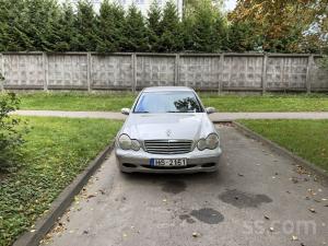Grey Mercedes-Benz c-220 2002 in Riga, with an engine capacity of 2.70 L and mileage of 365 thousand km for 1400 €, photo 3 on AUTOMOTO.COM.LV