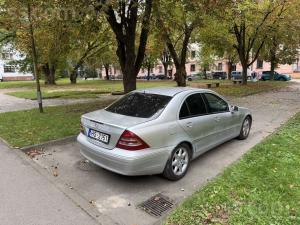 Grey Mercedes-Benz c-220 2002 in Riga, with an engine capacity of 2.70 L and mileage of 365 thousand km for 1400 €, photo 5 on AUTOMOTO.COM.LV