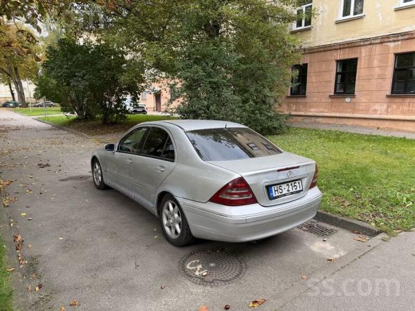 Мерседес Ц 220 2002 в Рига на AUTOMOTO.COM.LV Серый Мерседес Ц 220 2002 в Рига, объемом двигателя 2.70 л и пробегом 365 тыс. км за 1400 €, фото 6 на AUTOMOTO.COM.LV