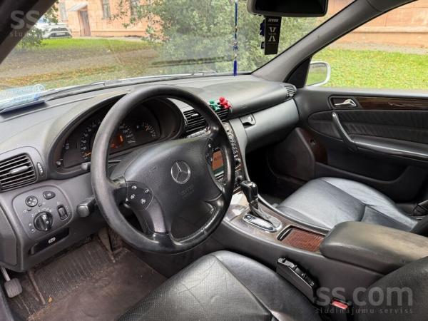 Мерседес Ц 220 2002 в Рига на AUTOMOTO.COM.LV Серый Мерседес Ц 220 2002 в Рига, объемом двигателя 2.70 л и пробегом 365 тыс. км за 1400 €, фото 7 на AUTOMOTO.COM.LV