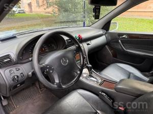 Grey Mercedes-Benz c-220 2002 in Riga, with an engine capacity of 2.70 L and mileage of 365 thousand km for 1400 €, photo 7 on AUTOMOTO.COM.LV