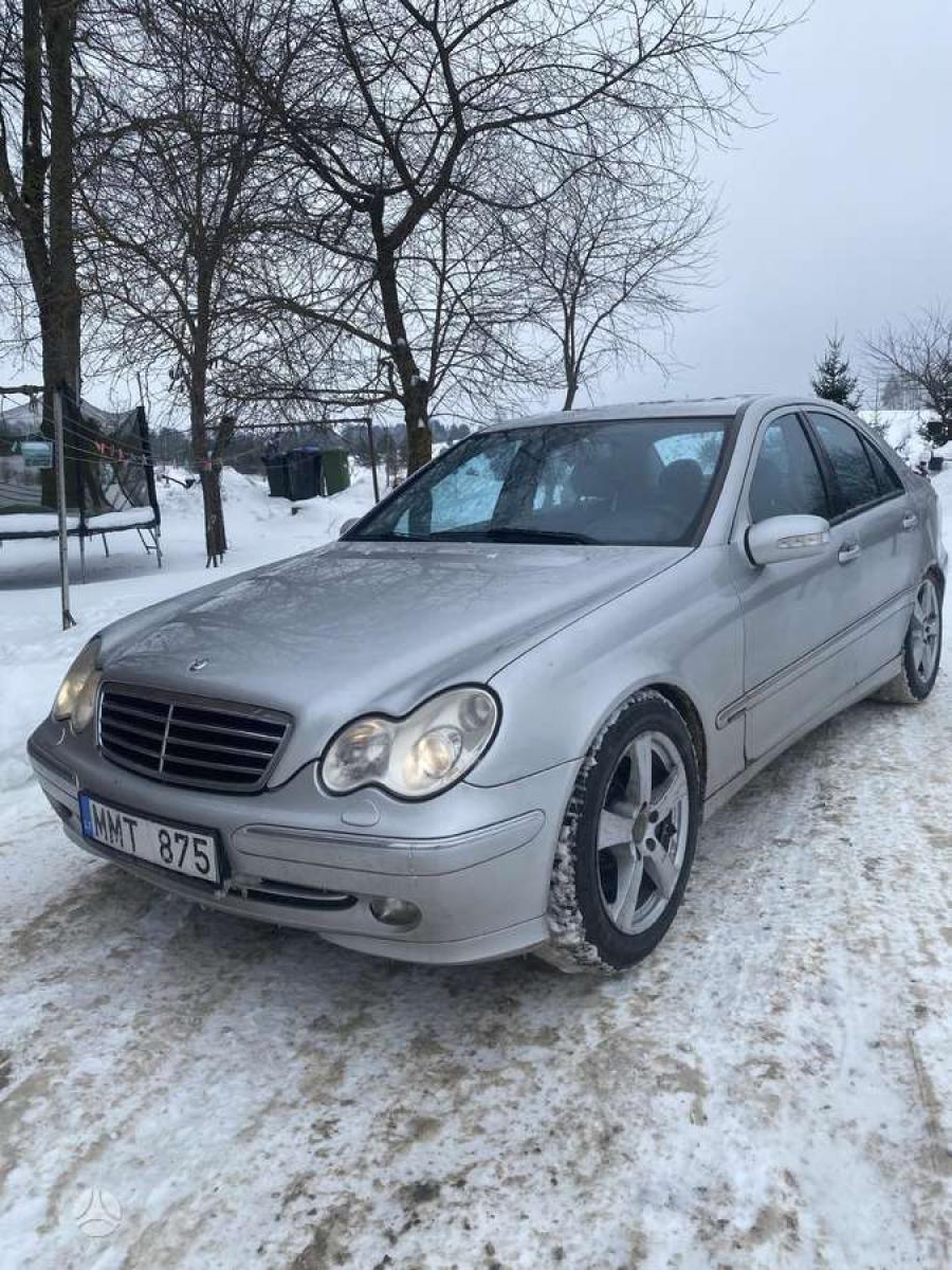 Grey Mercedes-Benz c-220 2003 in Trakai, with an engine capacity of 2.15 L and mileage of 368 thousand km for 1100 €, photo 1 on AUTOMOTO.COM.LV