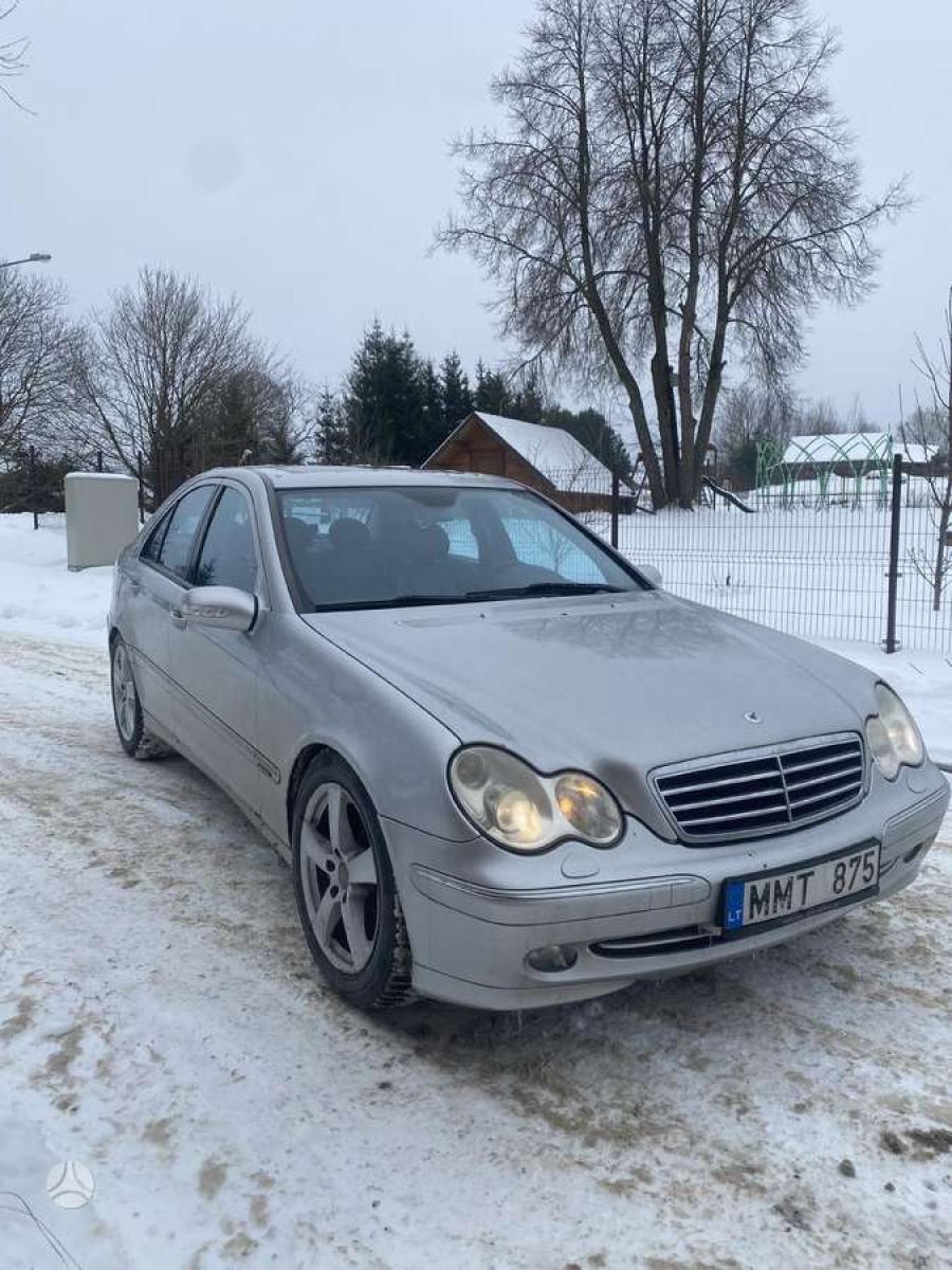 Grey Mercedes-Benz c-220 2003 in Trakai, with an engine capacity of 2.15 L and mileage of 368 thousand km for 1100 €, photo 2 on AUTOMOTO.COM.LV