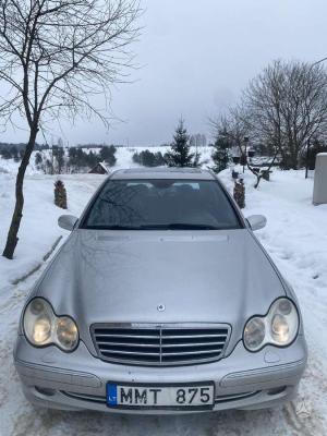 Grey Mercedes-Benz c-220 2003 in Trakai, with an engine capacity of 2.15 L and mileage of 368 thousand km for 1100 €, photo 5 on AUTOMOTO.COM.LV
