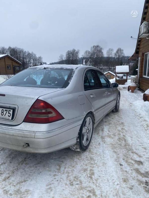 Grey Mercedes-Benz c-220 2003 in Trakai, with an engine capacity of 2.15 L and mileage of 368 thousand km for 1100 €, photo 6 on AUTOMOTO.COM.LV