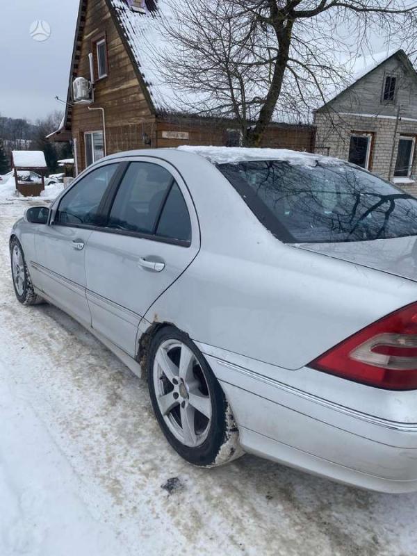 Grey Mercedes-Benz c-220 2003 in Trakai, with an engine capacity of 2.15 L and mileage of 368 thousand km for 1100 €, photo 7 on AUTOMOTO.COM.LV