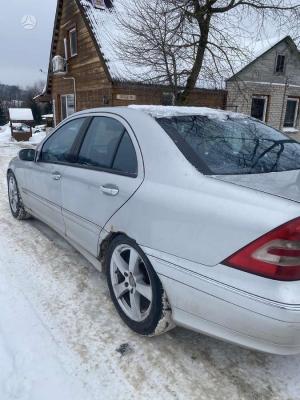 Grey Mercedes-Benz c-220 2003 in Trakai, with an engine capacity of 2.15 L and mileage of 368 thousand km for 1100 €, photo 7 on AUTOMOTO.COM.LV