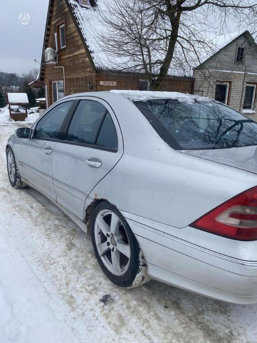 Grey Mercedes-Benz c-220 2003 in Trakai, with an engine capacity of 2.15 L and mileage of 368 thousand km for 1100 €, photo 7 on AUTOMOTO.COM.LV