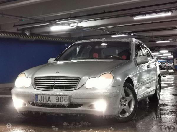 Pelēks Mercedes-Benz c-220 2003 Viļņa, ar dzinēja tilpumu 2.20 L un nobraukumu 322 tūkst. km par 1850 €, foto 1 vietnē AUTOMOTO.COM.LV
