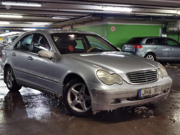 Pelēks Mercedes-Benz c-220 2003 Viļņa, ar dzinēja tilpumu 2.20 L un nobraukumu 322 tūkst. km par 1850 €, foto 2 vietnē AUTOMOTO.COM.LV