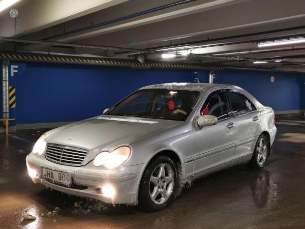 Pelēks Mercedes-Benz c-220 2003 Viļņa, ar dzinēja tilpumu 2.20 L un nobraukumu 322 tūkst. km par 1850 €, foto 5 vietnē AUTOMOTO.COM.LV