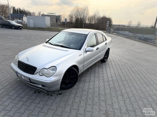 Grey Mercedes-Benz c-220 2003 in Kaunas, with an engine capacity of 2.10 L and mileage of 290 thousand km for 1350 €, photo 1 on AUTOMOTO.COM.LV