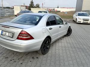 Grey Mercedes-Benz c-220 2003 in Kaunas, with an engine capacity of 2.10 L and mileage of 290 thousand km for 1350 €, photo 2 on AUTOMOTO.COM.LV