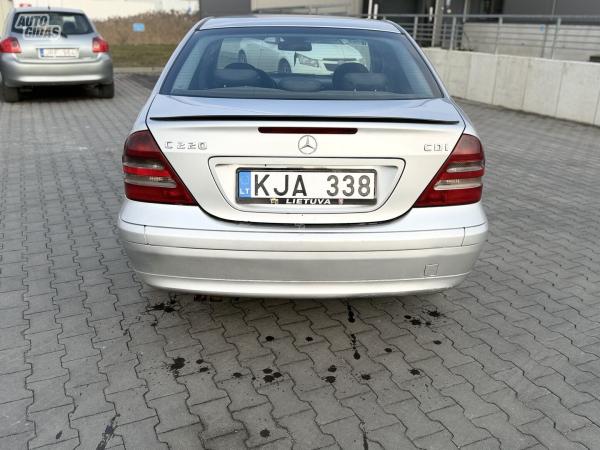 Grey Mercedes-Benz c-220 2003 in Kaunas, with an engine capacity of 2.10 L and mileage of 290 thousand km for 1350 €, photo 3 on AUTOMOTO.COM.LV