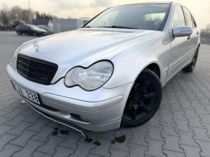 Grey Mercedes-Benz c-220 2003 in Kaunas, with an engine capacity of 2.10 L and mileage of 290 thousand km for 1350 €, photo 5 on AUTOMOTO.COM.LV