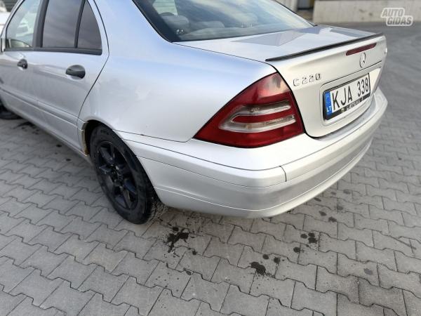 Grey Mercedes-Benz c-220 2003 in Kaunas, with an engine capacity of 2.10 L and mileage of 290 thousand km for 1350 €, photo 6 on AUTOMOTO.COM.LV