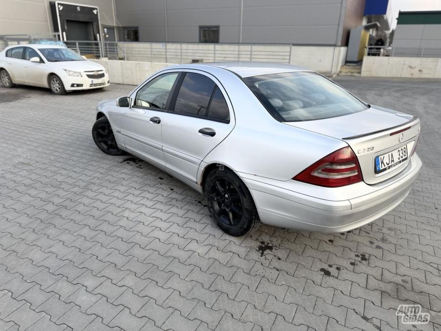 Grey Mercedes-Benz c-220 2003 in Kaunas, with an engine capacity of 2.10 L and mileage of 290 thousand km for 1350 €, photo 7 on AUTOMOTO.COM.LV
