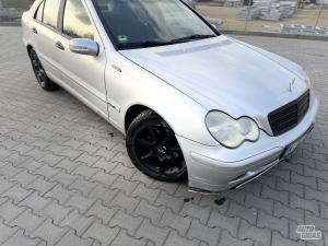 Grey Mercedes-Benz c-220 2003 in Kaunas, with an engine capacity of 2.10 L and mileage of 290 thousand km for 1350 €, photo 8 on AUTOMOTO.COM.LV