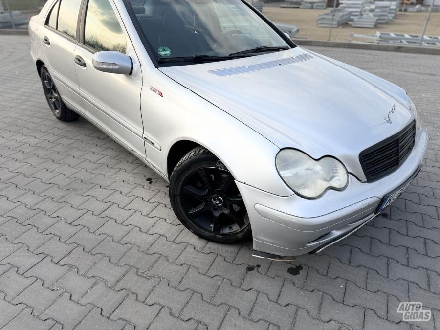 Grey Mercedes-Benz c-220 2003 in Kaunas, with an engine capacity of 2.10 L and mileage of 290 thousand km for 1350 €, photo 8 on AUTOMOTO.COM.LV