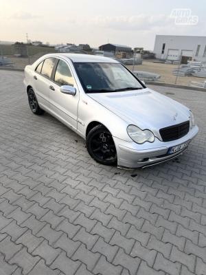 Grey Mercedes-Benz c-220 2003 in Kaunas, with an engine capacity of 2.10 L and mileage of 290 thousand km for 1350 €, photo 9 on AUTOMOTO.COM.LV