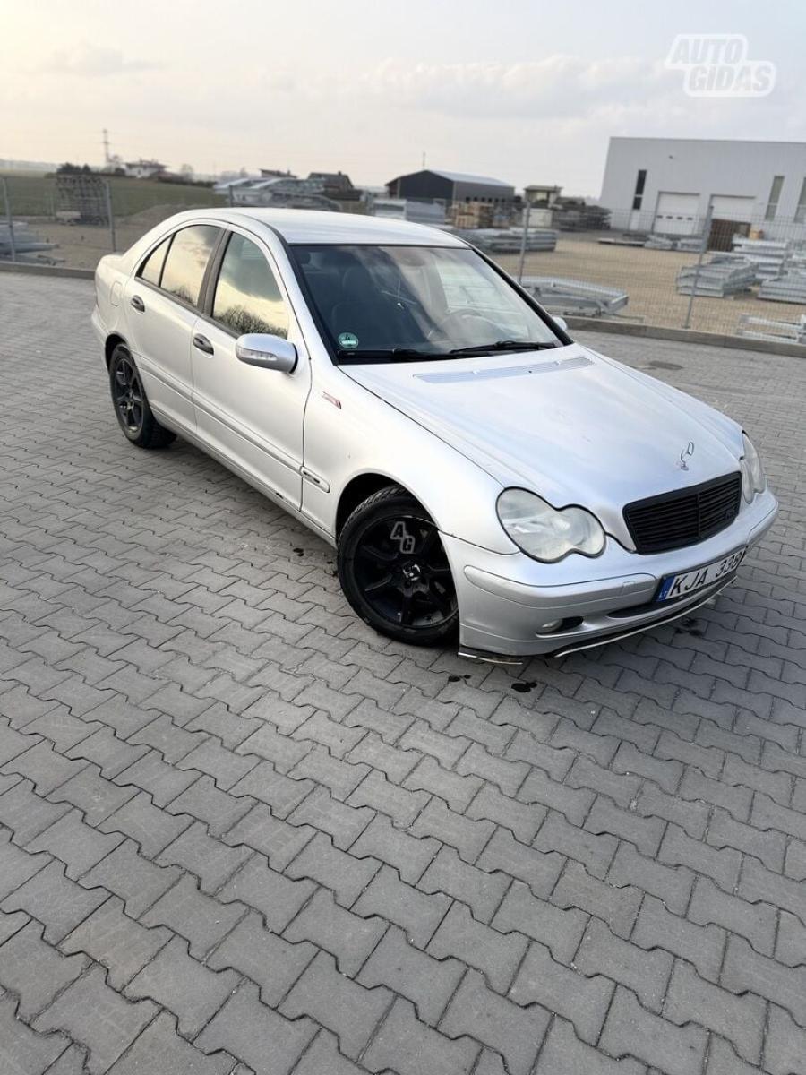 Grey Mercedes-Benz c-220 2003 in Kaunas, with an engine capacity of 2.10 L and mileage of 290 thousand km for 1350 €, photo 9 on AUTOMOTO.COM.LV