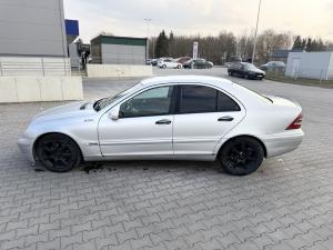 Grey Mercedes-Benz c-220 2003 in Kaunas, with an engine capacity of 2.10 L and mileage of 290 thousand km for 1350 €, photo 10 on AUTOMOTO.COM.LV