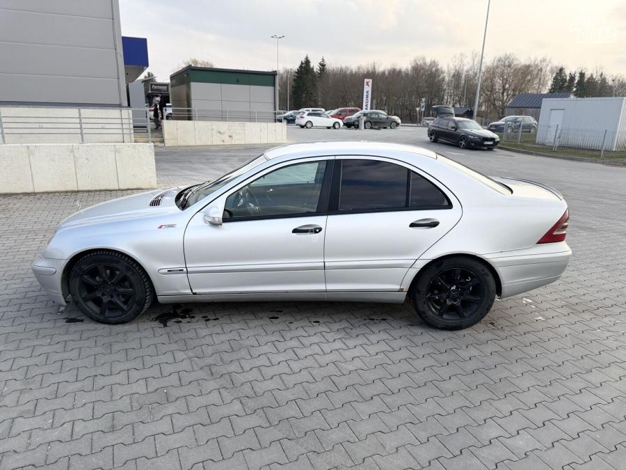 Grey Mercedes-Benz c-220 2003 in Kaunas, with an engine capacity of 2.10 L and mileage of 290 thousand km for 1350 €, photo 10 on AUTOMOTO.COM.LV