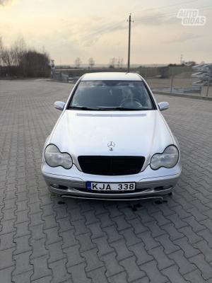 Grey Mercedes-Benz c-220 2003 in Kaunas, with an engine capacity of 2.10 L and mileage of 290 thousand km for 1350 €, photo 12 on AUTOMOTO.COM.LV