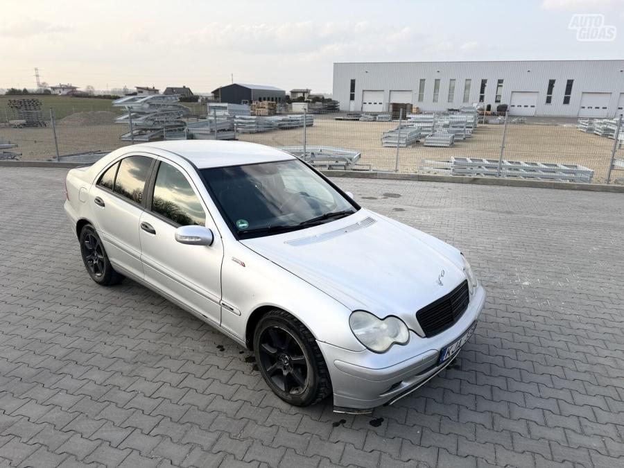 Grey Mercedes-Benz c-220 2003 in Kaunas, with an engine capacity of 2.10 L and mileage of 290 thousand km for 1350 €, photo 13 on AUTOMOTO.COM.LV