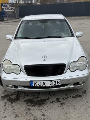Grey Mercedes-Benz c-220 2003 in Kaunas, with an engine capacity of 2.10 L and mileage of 29 thousand km for 1650 €, photo 3 on AUTOMOTO.COM.LV