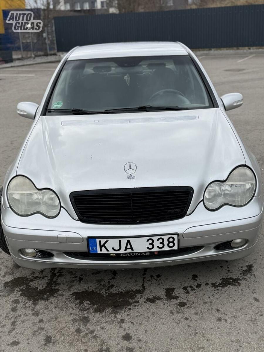Grey Mercedes-Benz c-220 2003 in Kaunas, with an engine capacity of 2.10 L and mileage of 29 thousand km for 1650 €, photo 3 on AUTOMOTO.COM.LV