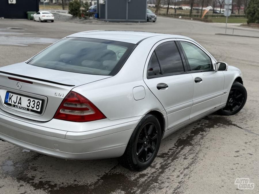 Grey Mercedes-Benz c-220 2003 in Kaunas, with an engine capacity of 2.10 L and mileage of 29 thousand km for 1650 €, photo 4 on AUTOMOTO.COM.LV