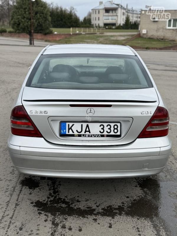 Pelēks Mercedes-Benz c-220 2003 Kauņa, ar dzinēja tilpumu 2.10 L un nobraukumu 29 tūkst. km par 1650 €, foto 4 vietnē AUTOMOTO.COM.LV