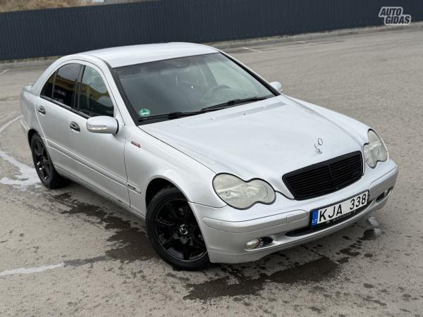Pelēks Mercedes-Benz c-220 2003 Kauņa, ar dzinēja tilpumu 2.10 L un nobraukumu 29 tūkst. km par 1650 €, foto 6 vietnē AUTOMOTO.COM.LV