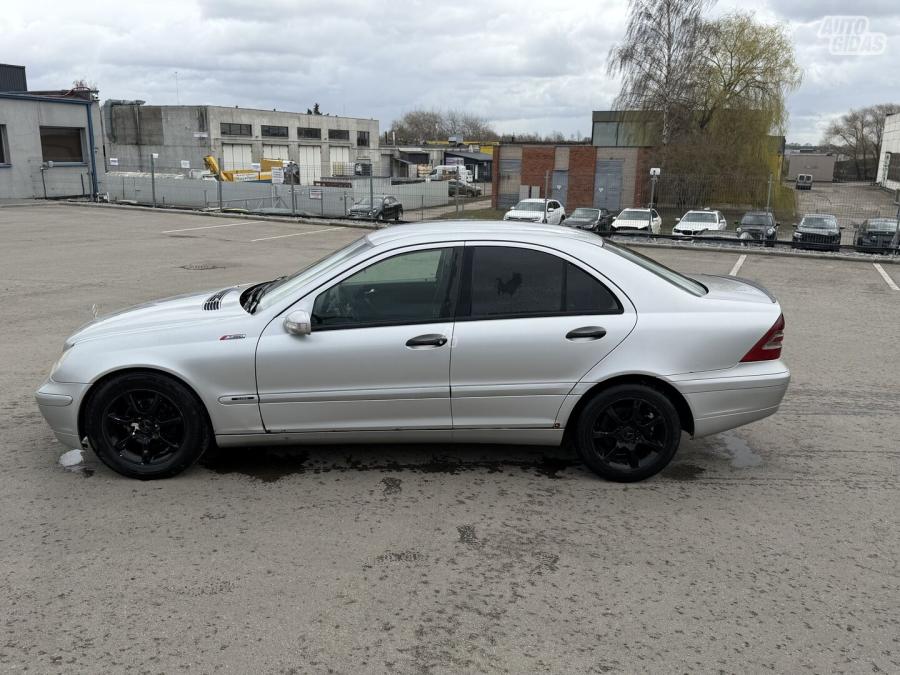 Grey Mercedes-Benz c-220 2003 in Kaunas, with an engine capacity of 2.10 L and mileage of 29 thousand km for 1650 €, photo 8 on AUTOMOTO.COM.LV