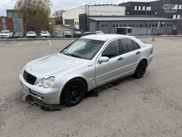 Pelēks Mercedes-Benz c-220 2003 Kauņa, ar dzinēja tilpumu 2.10 L un nobraukumu 29 tūkst. km par 1650 €, foto 8 vietnē AUTOMOTO.COM.LV