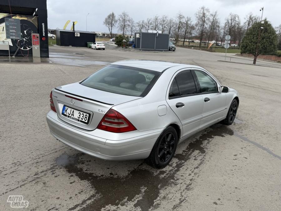 Grey Mercedes-Benz c-220 2003 in Kaunas, with an engine capacity of 2.10 L and mileage of 29 thousand km for 1650 €, photo 11 on AUTOMOTO.COM.LV