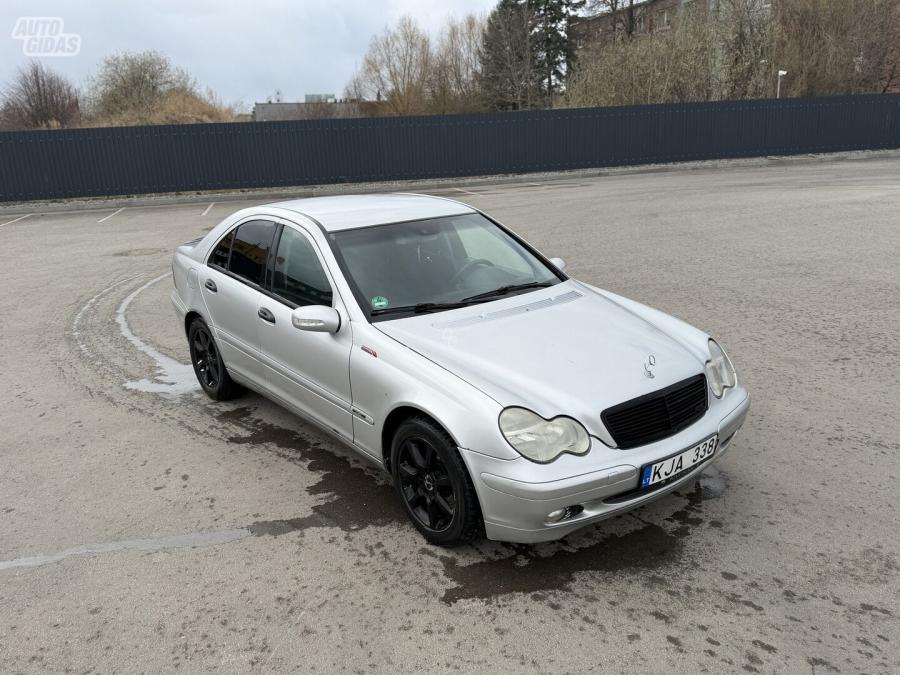 Grey Mercedes-Benz c-220 2003 in Kaunas, with an engine capacity of 2.10 L and mileage of 29 thousand km for 1650 €, photo 13 on AUTOMOTO.COM.LV